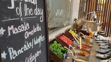 Café da manhã com buffet todos os dias (USD 11 por pessoa)