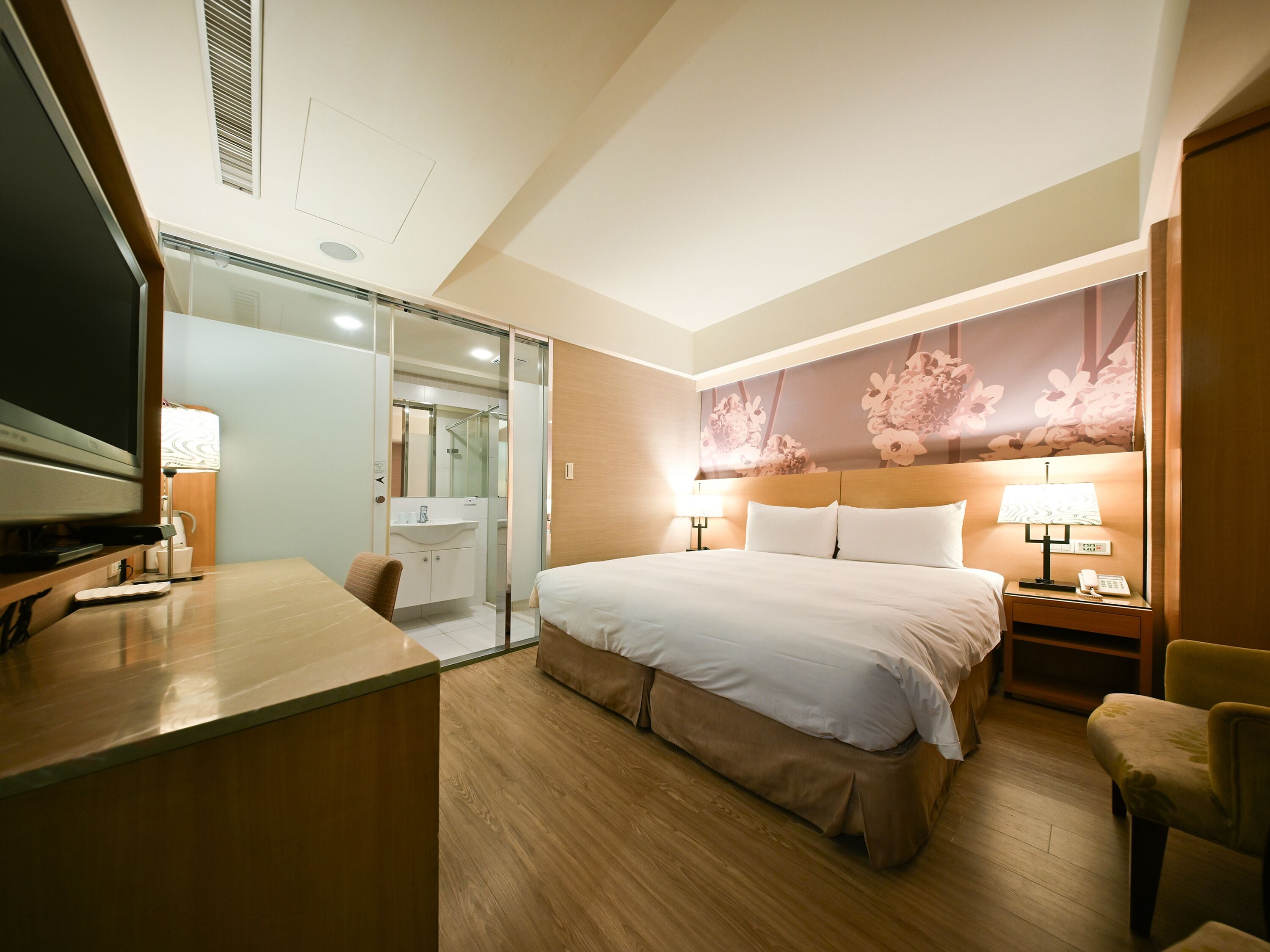 Quarto casal luxo | Escrivaninha, espaço de trabalho para notebook, quartos à prova de som