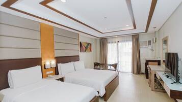 Quarto duplo superior, acesso à piscina | Cofres nos quartos, escrivaninha, Wi-Fi, roupa de cama