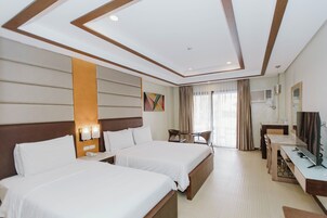 Quarto duplo superior, acesso à piscina | Cofres nos quartos, escrivaninha, Wi-Fi, roupa de cama