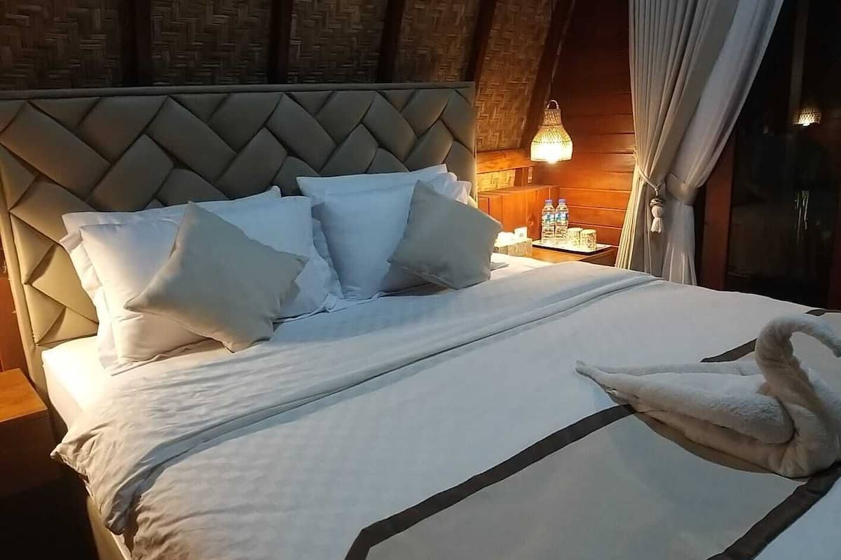 Quarto Duplo | 1 quarto, secretária, roupa de cama fornecida