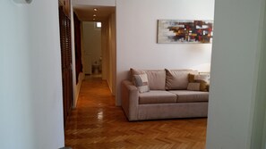 Apartamento, 1 quarto, cozinha | Sala de estar | TV de tela plana 32 polegadas com canais a cabo, TV