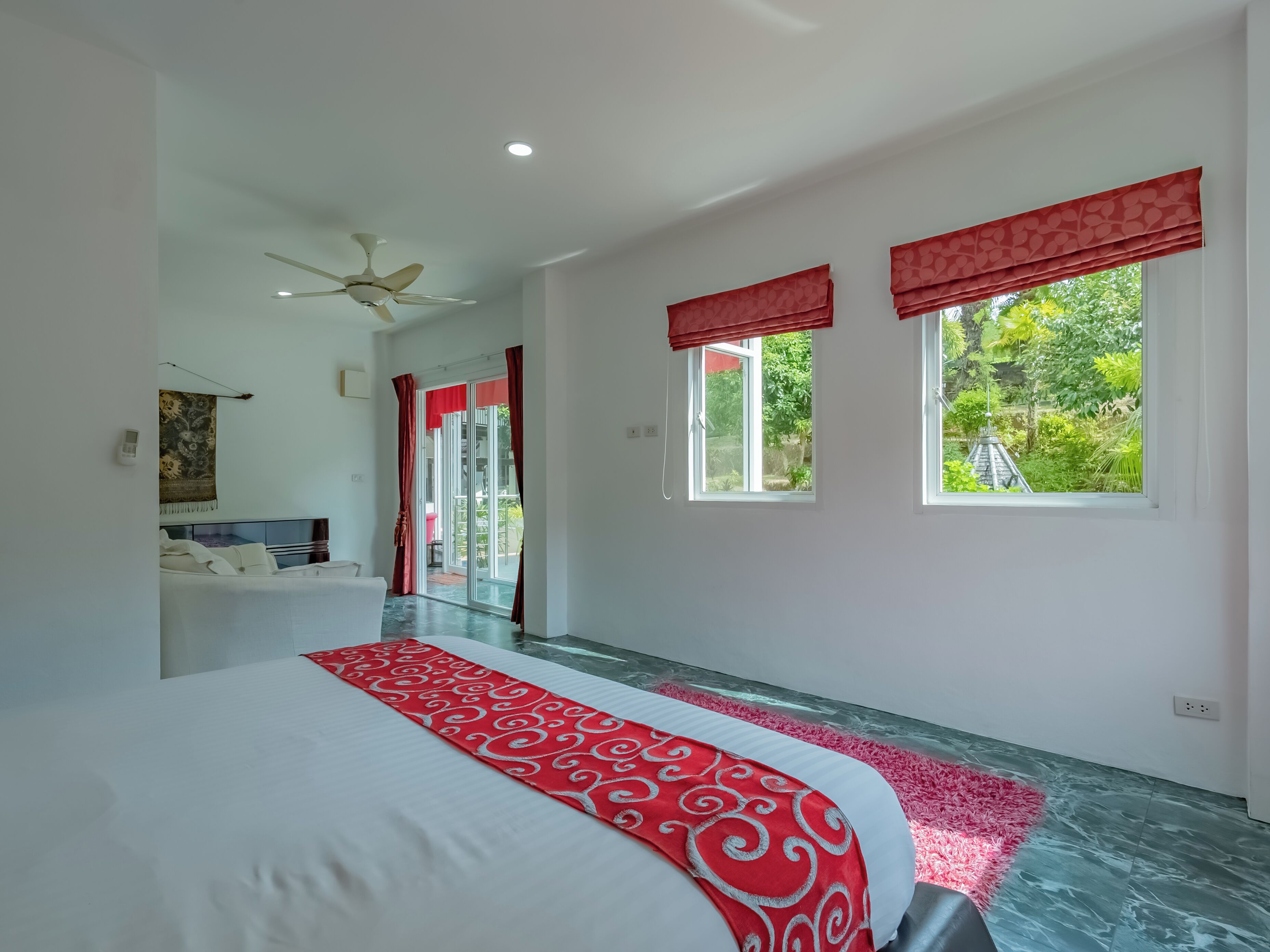 Vila família, vários quartos, piscina particular, ao lado da montanha | Camas com colchões pillow-top, cofres nos quartos