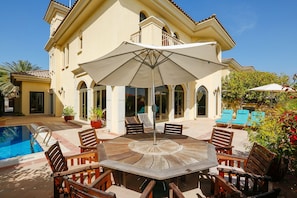 Villa, 4 quartos | Terraço/pátio interior