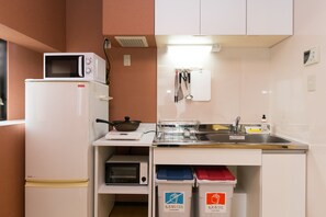 Casa de Férias (Private Vacation Home) | Kitchenette privada | Um frigorífico, um micro-ondas, uma placa de cozinha 