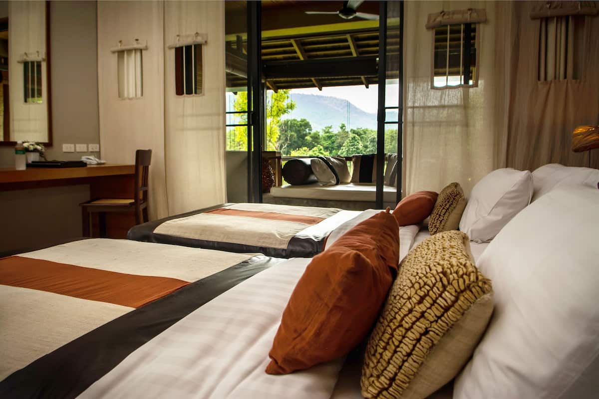 Horizon Twin Room | Minibar, cofre no quarto, secretária, cortinas/cortinados opacos