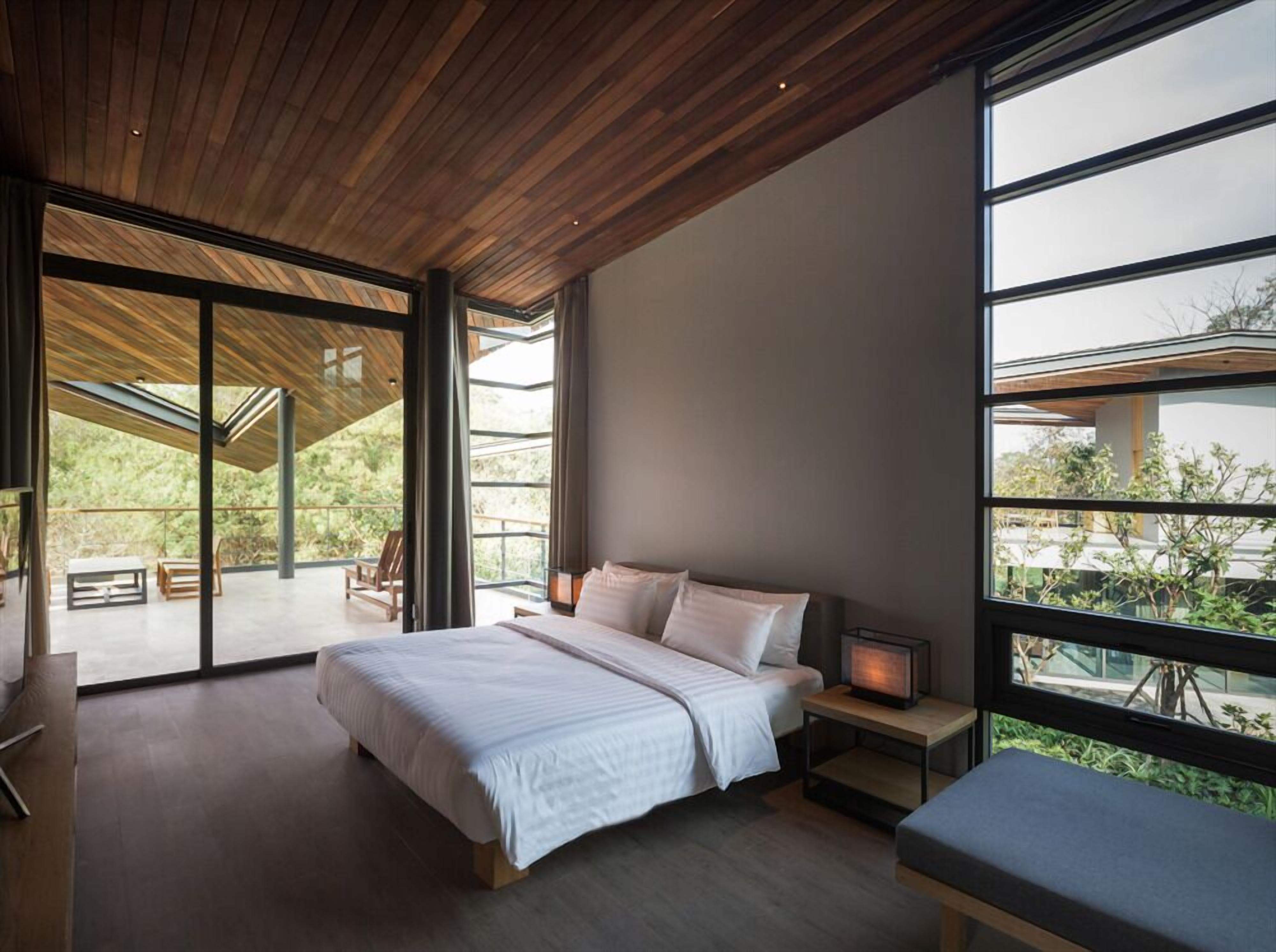 The Gliding Villa Three-Bedrooms | Frigobar, cofres nos quartos, berços (sobretaxa), Wi-Fi de cortesia