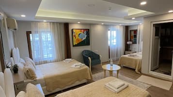 Quarto quádruplo conforto, vista para a montanha | 2 quartos, roupas de cama premium, Wi-Fi de cortesia, roupa de cama