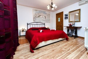 Cofres nos quartos, escrivaninha, berços grátis, Wi-Fi de cortesia