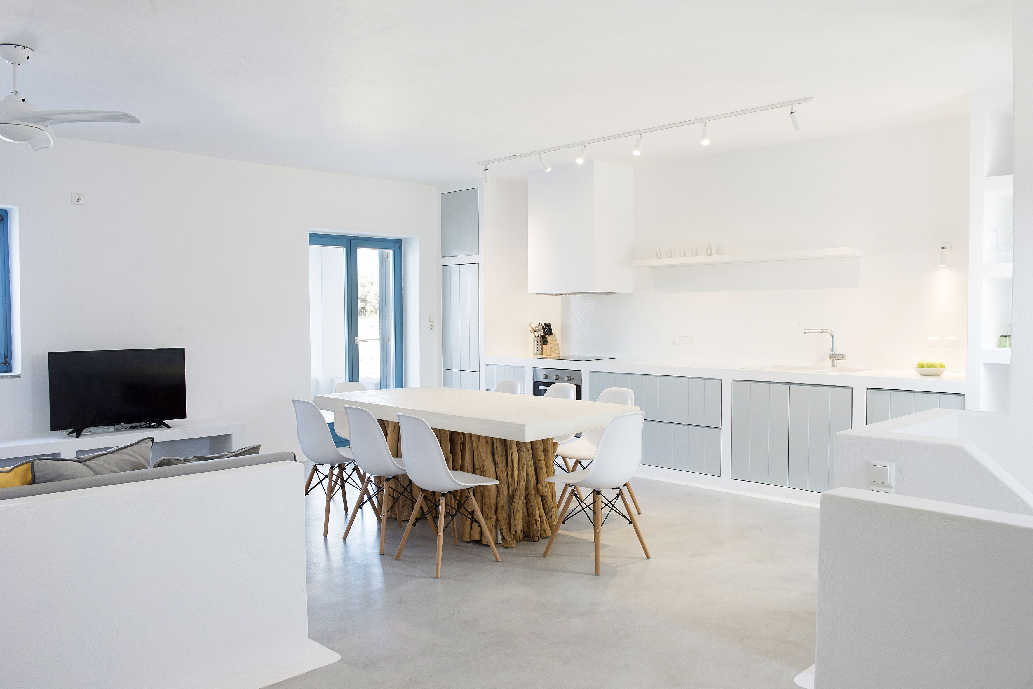 Duplex, 3 quartos, vista para o mar, de frente para a praia (Blue House 120m2) | Opções para refeição no quarto