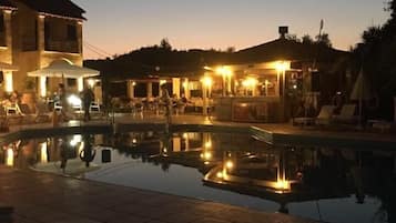 Bar junto à piscina