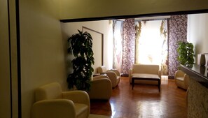 Área de estar no saguão