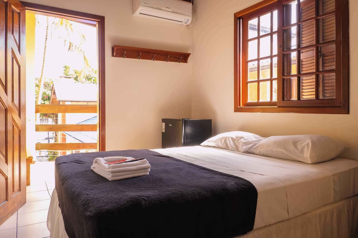 Quarto duplo luxo | Cortinas blackout, Wi-Fi de cortesia, roupa de cama