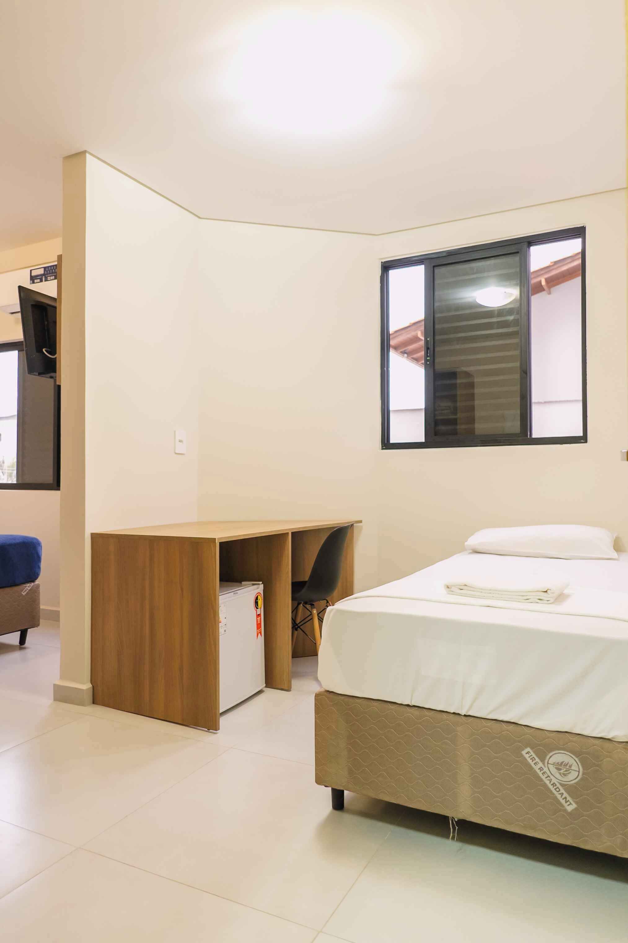 Quarto triplo luxo | Cortinas blackout, Wi-Fi de cortesia, roupa de cama