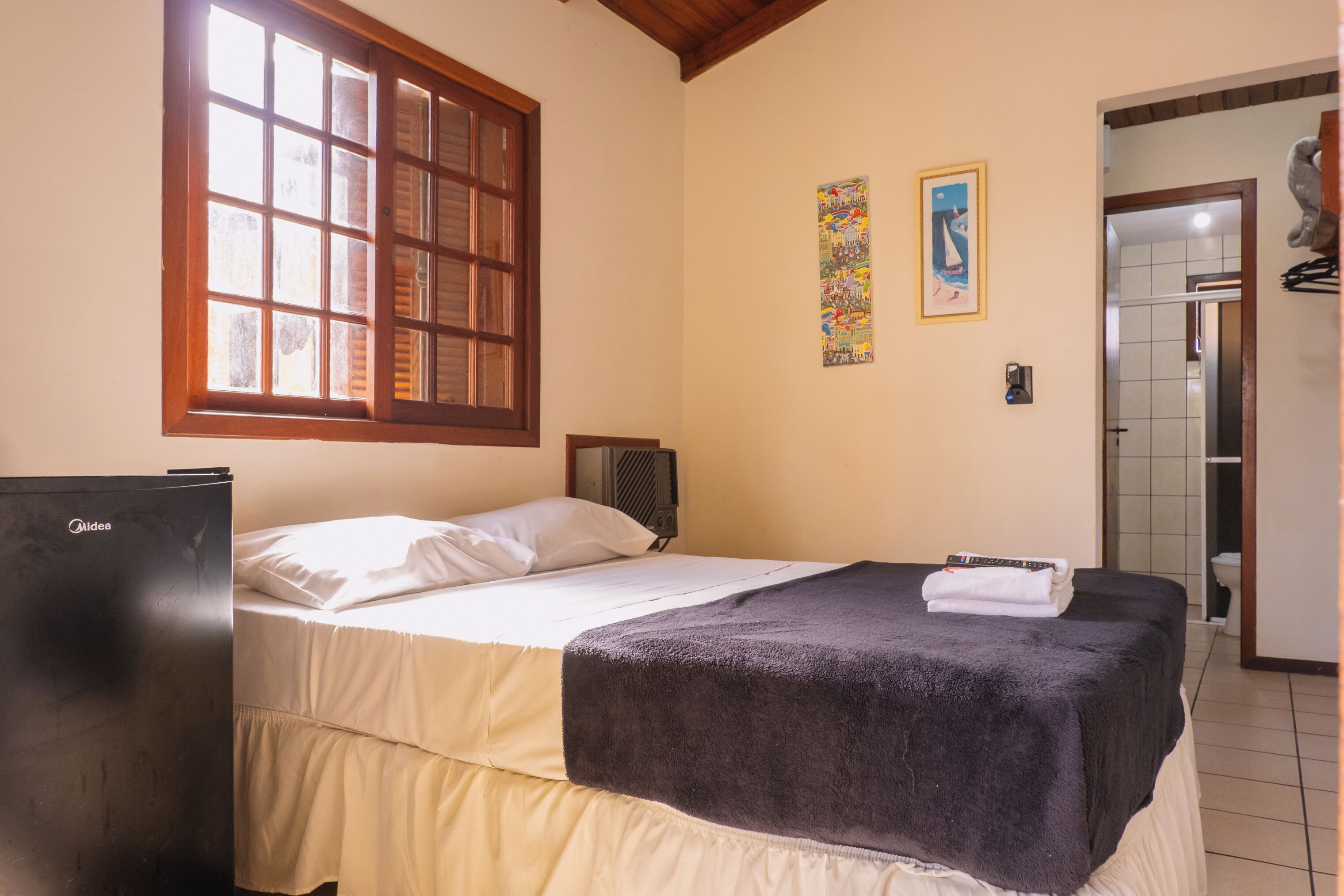 Cortinas blackout, Wi-Fi de cortesia, roupa de cama