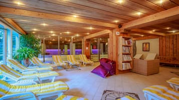 Sauna, aromaterapia, massagens de pedras quentes