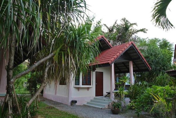 Chill Beach Resort - Pathio District