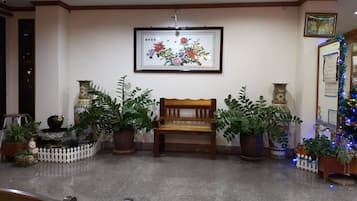 Área de estar no saguão