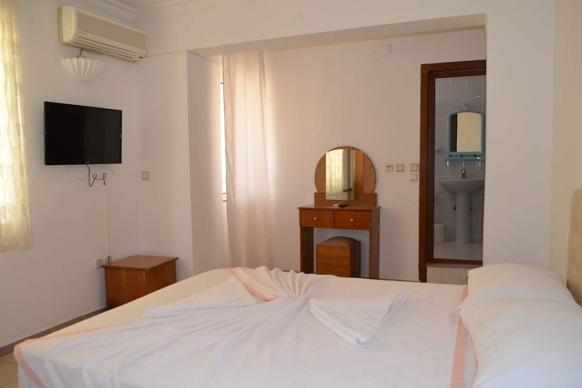 Quarto Duplo Standard | Sala de estar | Televisor LCD