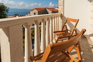 Apartamento superior, 1 quarto, sacada, vista para o mar | Sacada