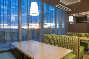 Pequeno-almoço tipo buffet diário incluído