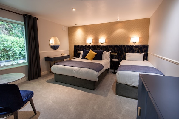 Escrivaninha, Wi-Fi de cortesia, roupa de cama