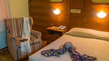 Minibar, cortinas/cortinados opacos, ferro/tábua de engomar