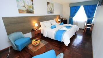 Suite | Minibar, cofre no quarto, secretária, berços/camas para crianças