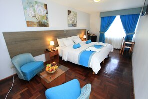 Suite | Minibar, cofre no quarto, secretária, berços/camas para crianças