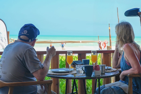 Pequenos-almoços e brunches (fins de semana) servidos