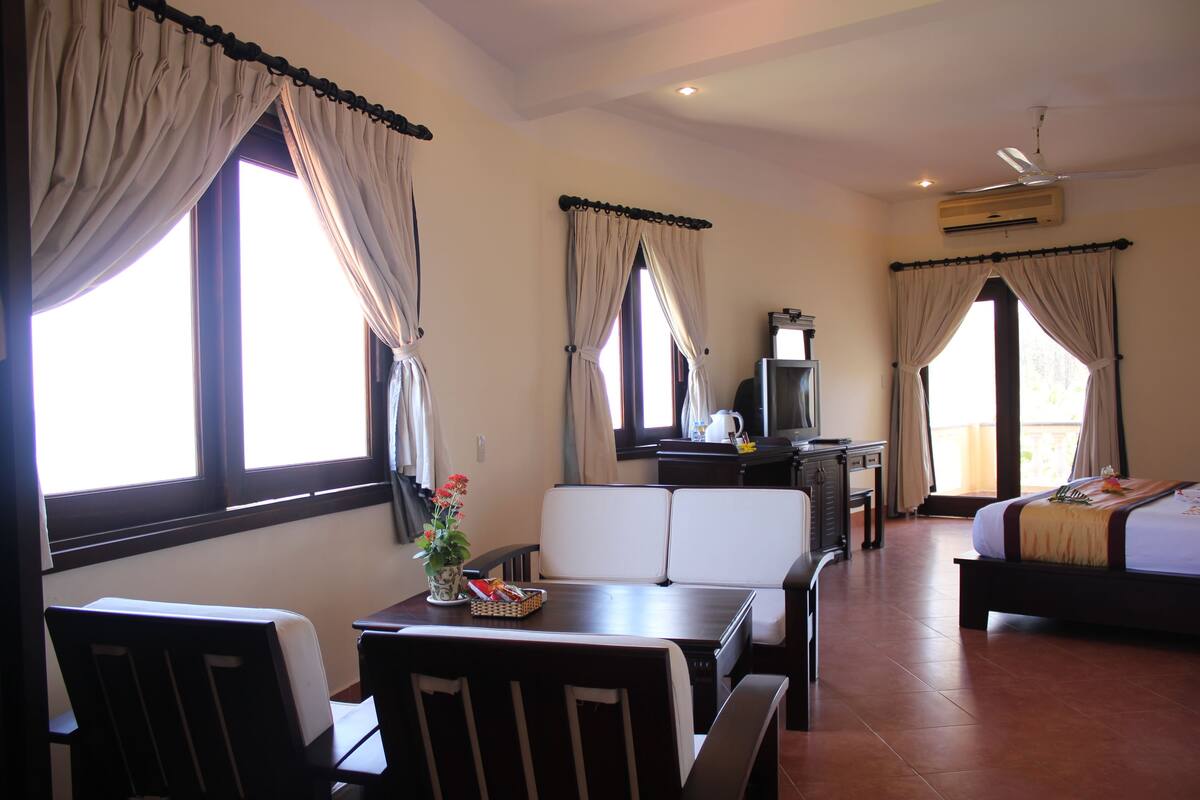 Quarto premium, de frente para a praia | Frigobar, cofres nos quartos, escrivaninha, cortinas blackout