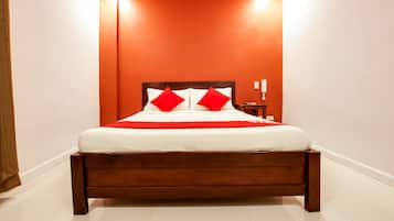 Quarto casal standard | Escrivaninha, Wi-Fi de cortesia, roupa de cama