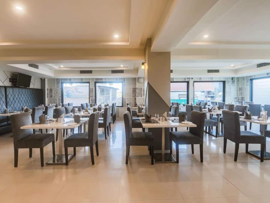 Pequenos-almoços, almoços, jantares servidos, cozinha internacional