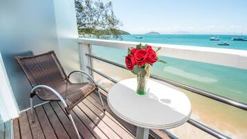 Suite Luxo com varanda Frente mar com casal | 1 quarto, cortinas/cortinados opacos, Wi-fi grátis