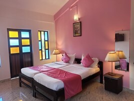 Quarto luxo, para não fumantes, banheiro privativo | Roupas de cama de algodão egípcio, roupas de cama premium