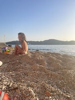 Perto da praia, areia branca, bar na praia