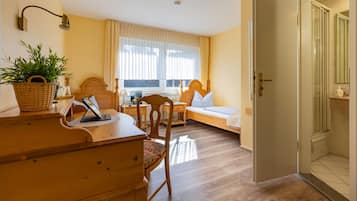 Quarto Twin Comfort, várias camas, vista para as vinhas, junto à encosta | Roupa hipoalergénica, quartos insonorizados, berço de viagem