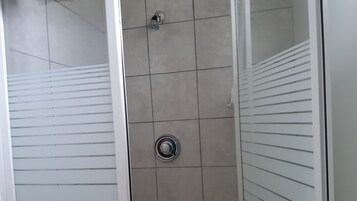 Suíte estúdio econômica, 1 cama de casal | 1 quarto, escrivaninha, Wi-Fi de cortesia, roupa de cama