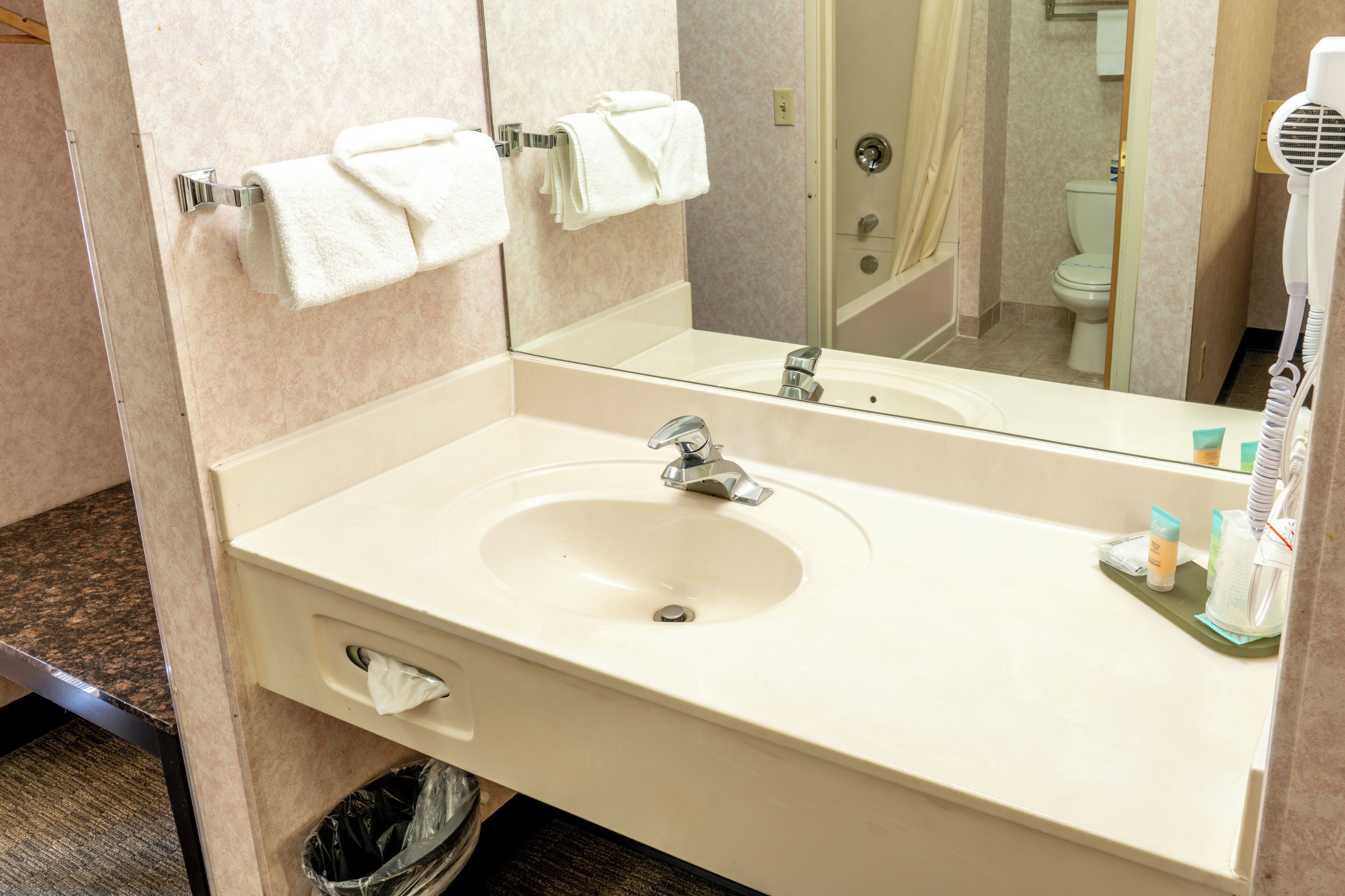 Quarto standard, 2 camas Queen, vista para o rio