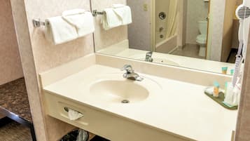 Quarto standard, 2 camas Queen, vista para o rio
