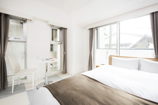 Apartamento Standard | Edredões de penas, secretária, cortinas/cortinados opacos