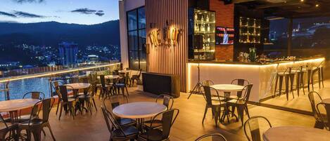 Pequenos-almoços servidos, cozinha local e internacional