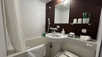 Uma combinação polibã/banheira, artigos de higiene pessoal grátis