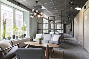 Área de estar no saguão