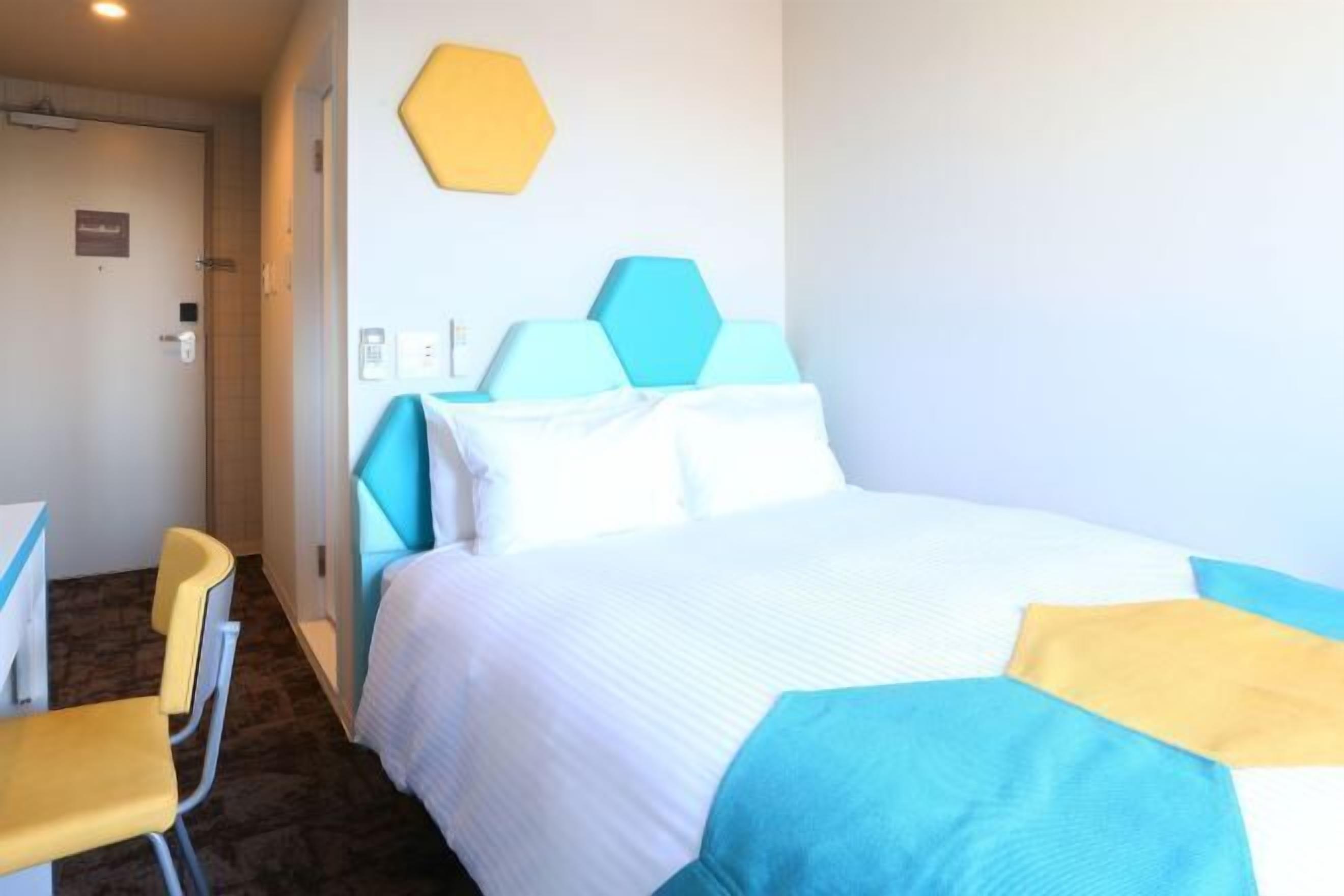 Edredões de penas, secretária, cortinas/cortinados opacos 