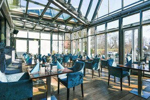 3 restaurantes, pequenos-almoços servidos, cozinha à base de marisco 