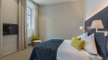 Quarto casal conforto, vista para a cidade | 1 quarto, roupas de cama premium, escrivaninha