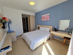 Quarto solteiro | Frigobar, cofres nos quartos, escrivaninha, quartos à prova de som