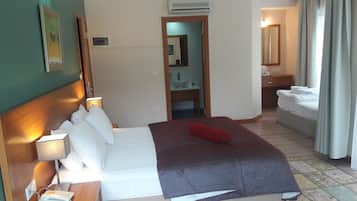 Quarto casal standard, vista para o jardim | Roupas de cama premium, frigobar, cofres nos quartos