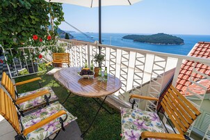 Apartamento, 2 quartos, terraço, vista para o mar | Terraço/pátio interior